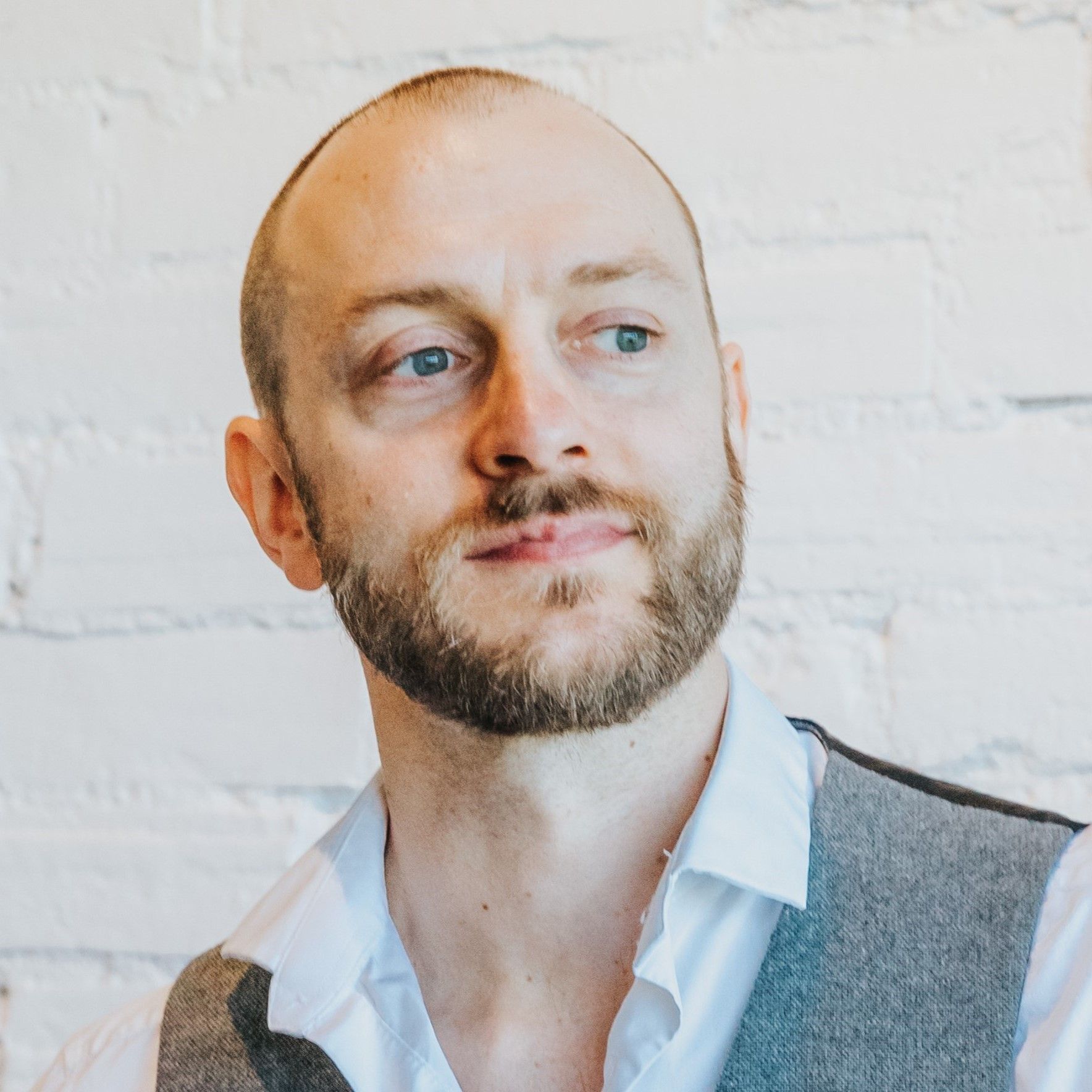 Simon is a consultant who believes in bullshit-free employer branding.